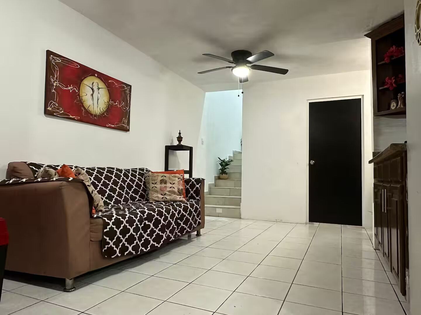 Casa Familiar A 8 Min. De Consulado, 10 Min. De Puentes Y 1 Min. De Anam - Laredo, TX