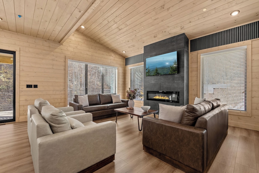 5br Luxury Cabin W/ Indoor Pool, Theater & Hot Tub - Pigeon Forge