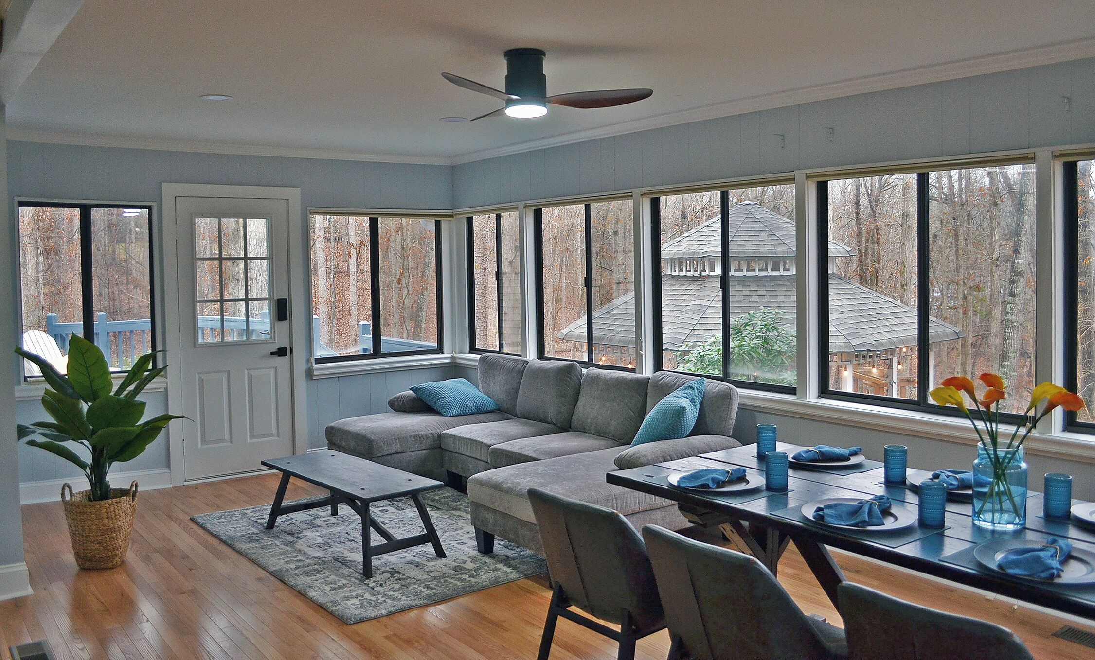 Lake Lanier  Retreat.  3 Bedroom, 2 Bath Sleeps 8.   Two Story Boat Dock. - Dahlonega, GA