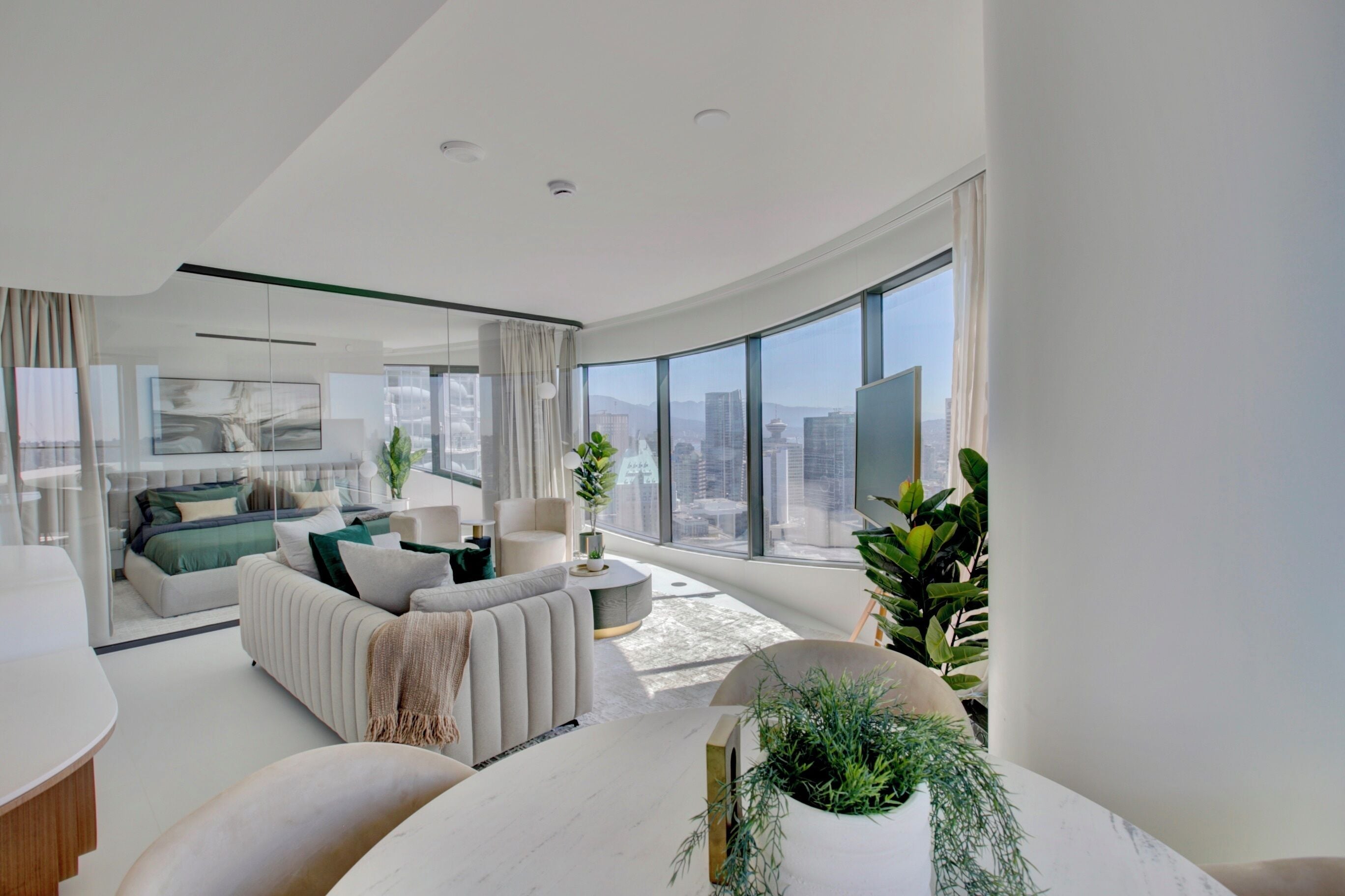 Contemporary Stylish Décor Suite - North Vancouver
