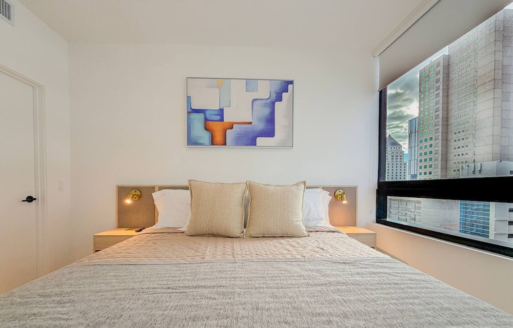 Luxury Resort-style Condo At District 225 Miami - Miami Beach, FL