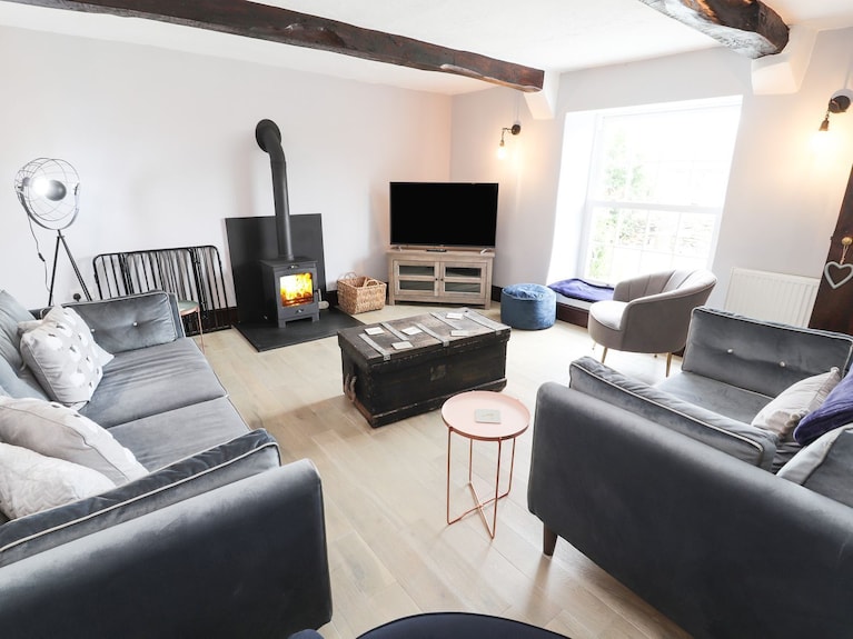 Cae Adar Farm, Pet Friendly, Character Holiday Cottage In Coedpoeth - Mold