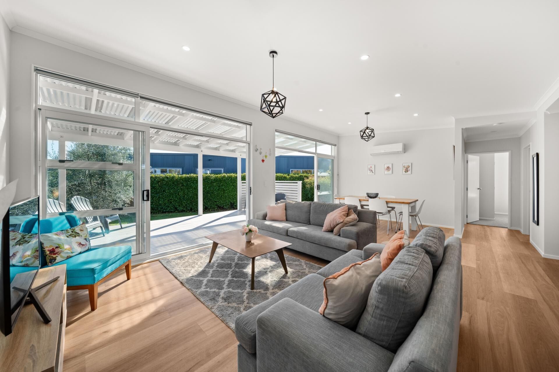 Modern Martinborough Escape | Pool & Tennis | Walk To Town - New Zealand