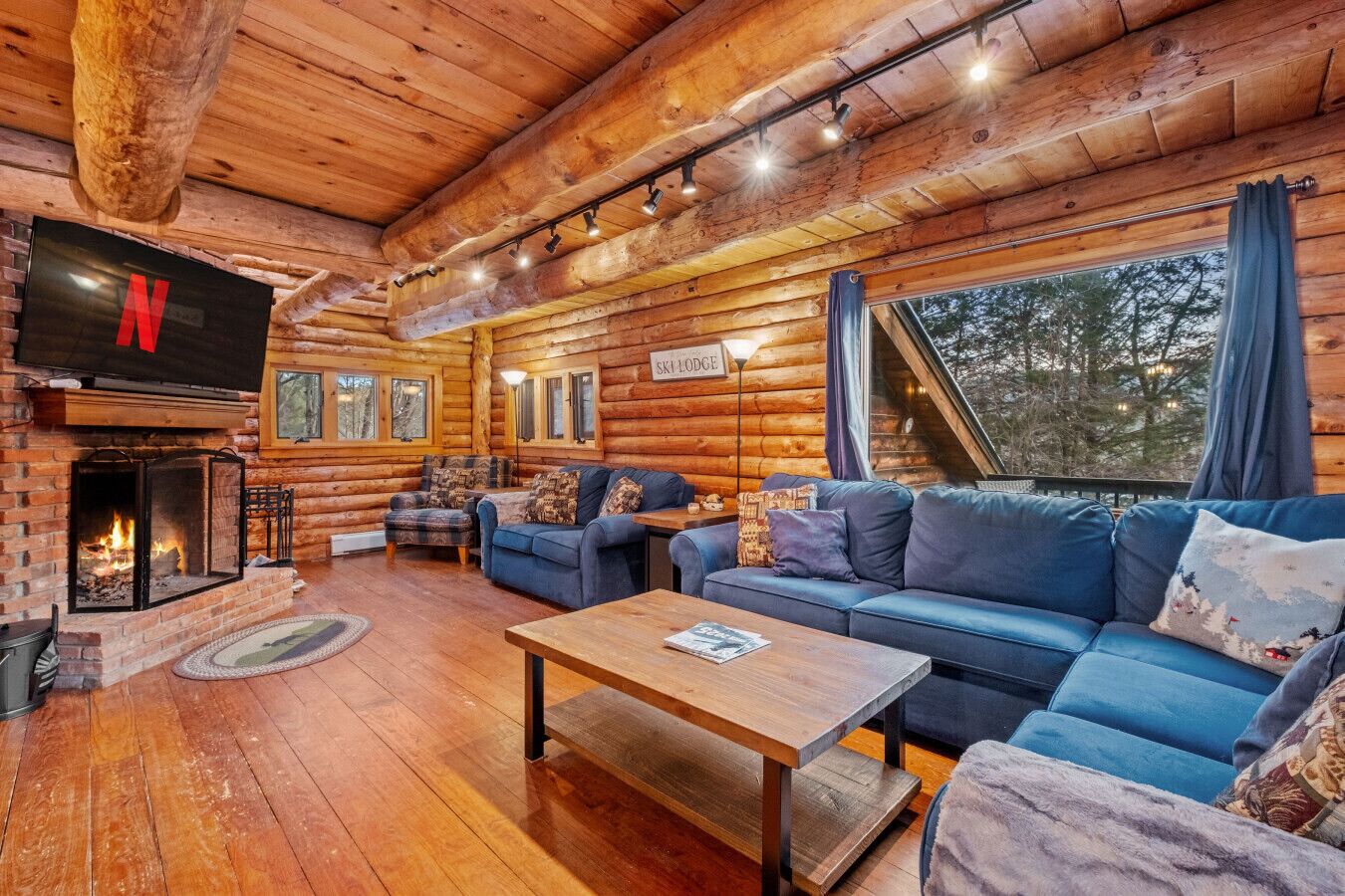 Stratton Log Lodge: Hot Tub + Privacy | Sleeps 13 - Vermont