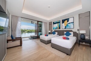 Apartamento Exclusivo, 2 quartos (Angsana Lakeside Luxury Jazuzzi Suite) | Cofre no quarto, com decoração personalizada 