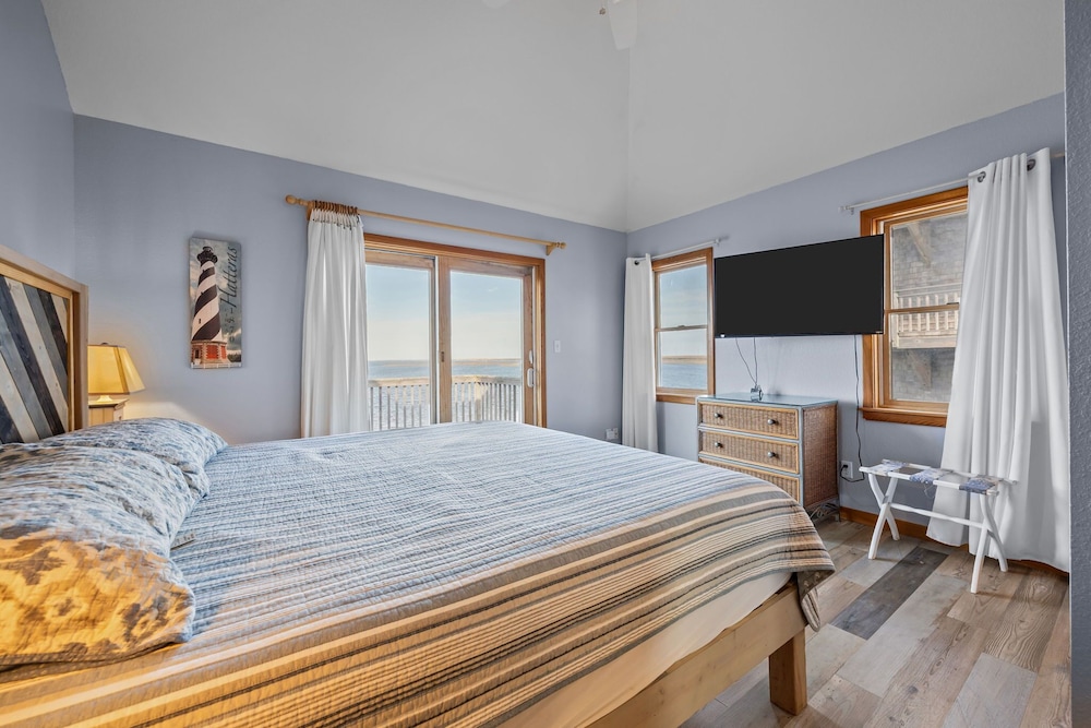 Sounds Good - Sound front home with stunning views and hot tub Avis ...