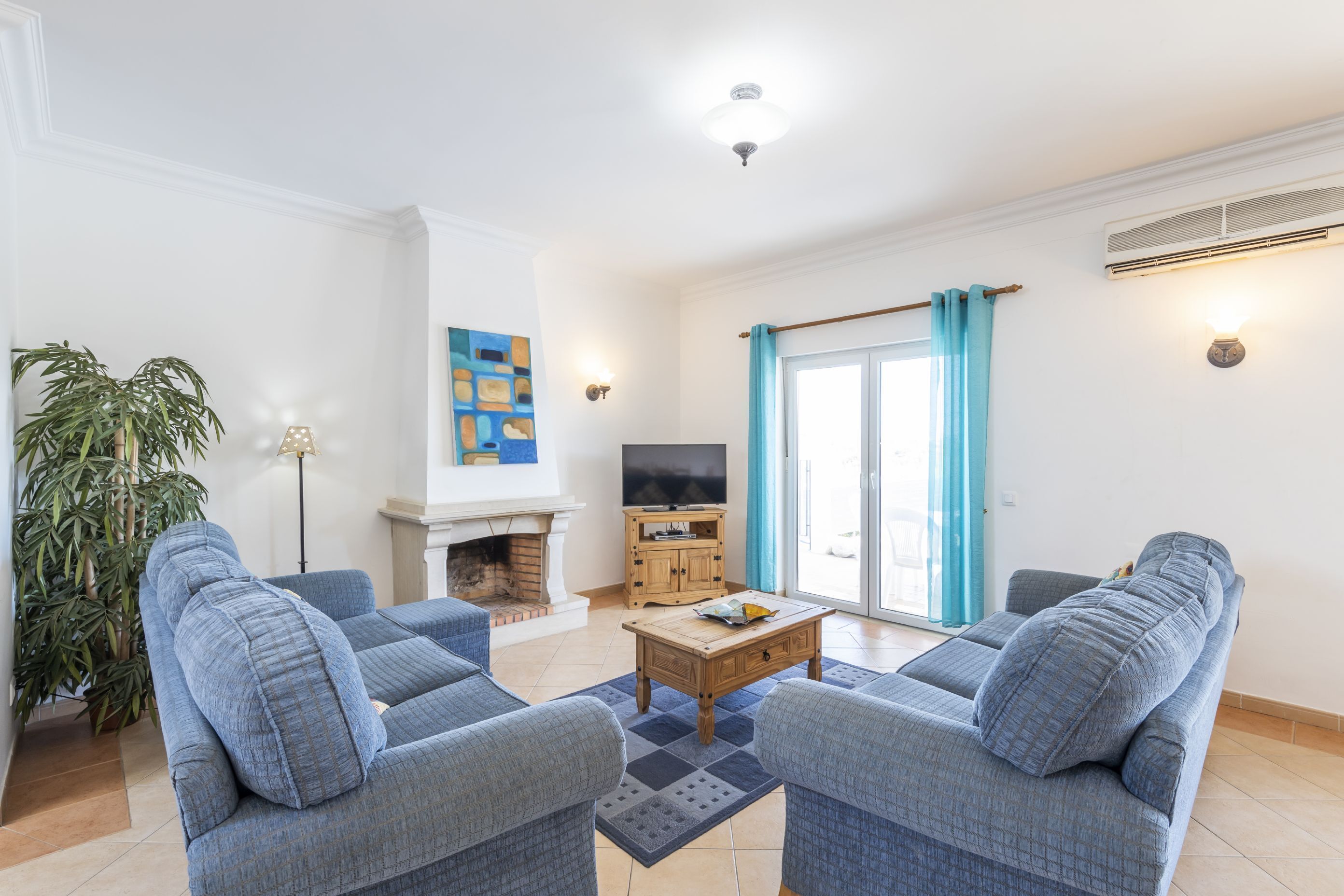 A Spacious Three-floor Villa Perfect For Relaxing With Friends Or Family. - Faro