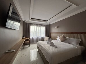 Quarto casal luxo, vista para a montanha | Wi-Fi de cortesia