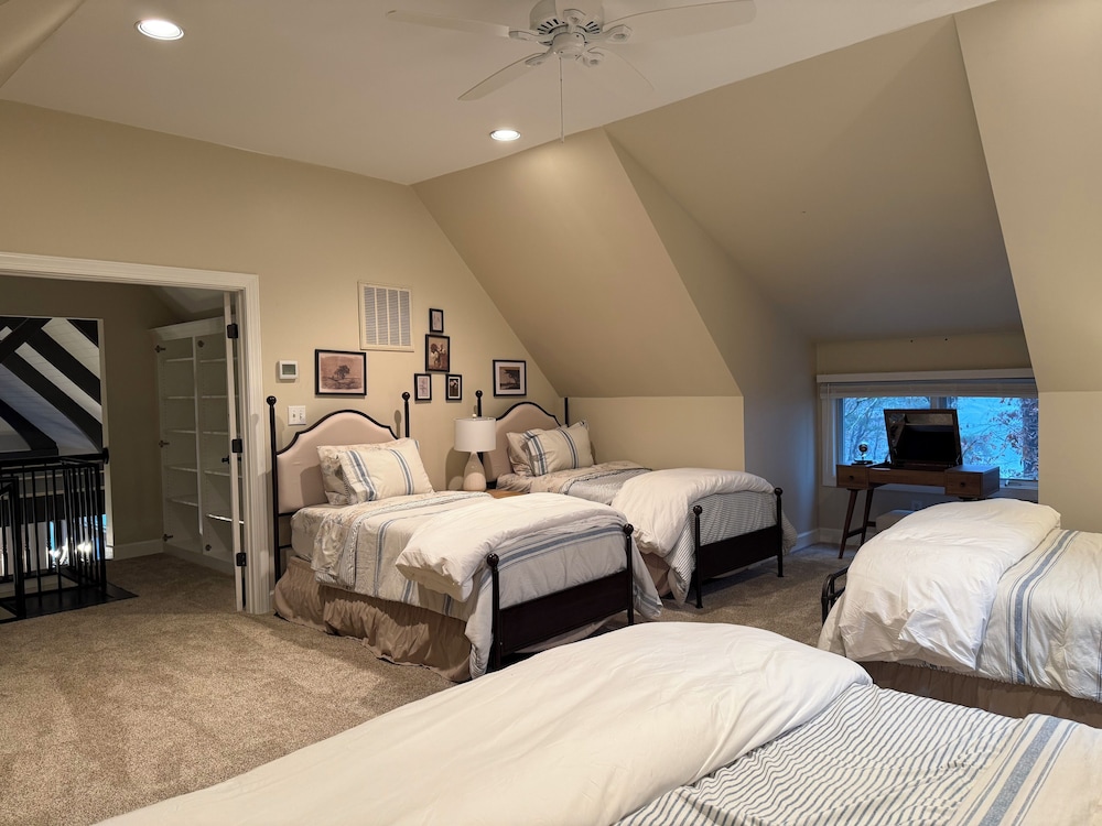 Enjoy beautiful sunsets at Blue Bird Cove on Lewis Smith Lake with ...
