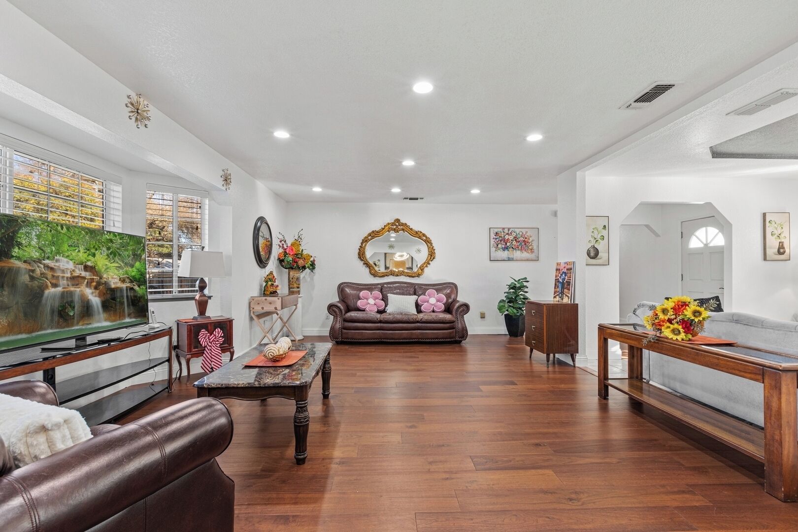 Spacious 6 Br  Patio + Deck  Sleeps 13 - Roseville, CA