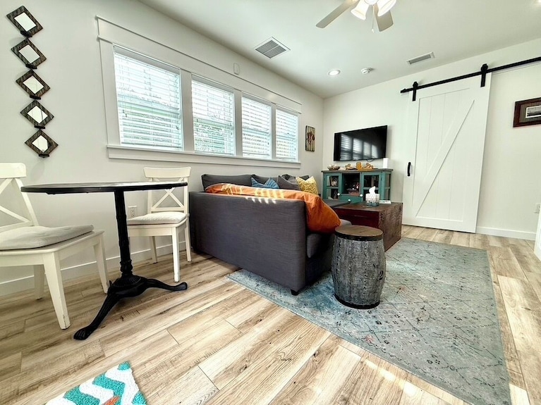 Canary Palm Cottage: Tropical Comfort & Peaceful Living In Jacksonville - closed, Jacksonville