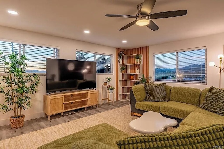 4-bedroom Gem With Mountains Views W/pool & Basketball Court, Relax & Play! - Escondido, CA
