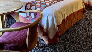 Quarto casal básico | Wi-Fi de cortesia, acesso para cadeiras de rodas