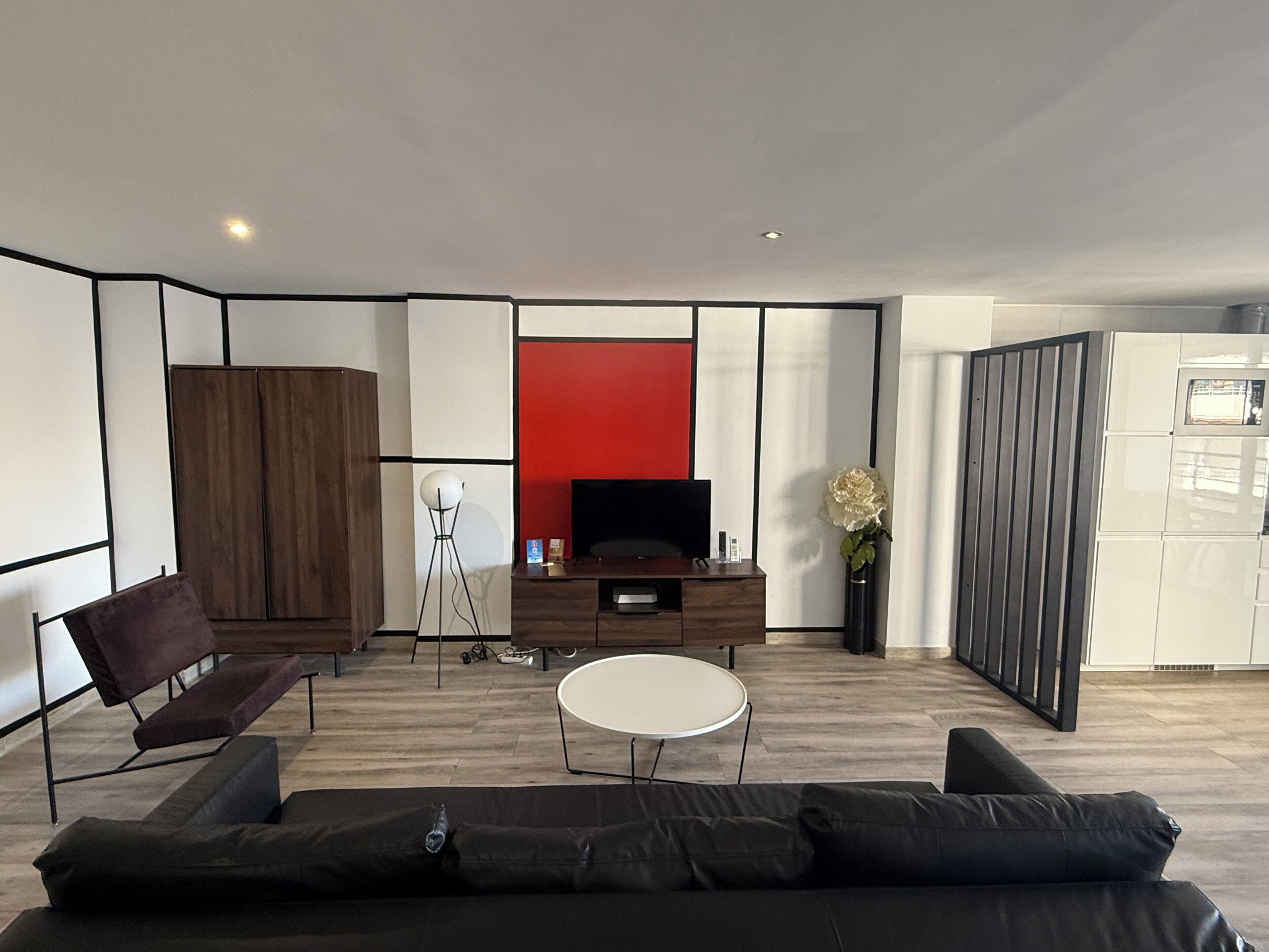 Apartamento design, vista para a piscina | Área de estar | TV 40 polegadas com canais digitais