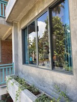 Quarto casal luxo, vista para o jardim | Detalhe da fachada