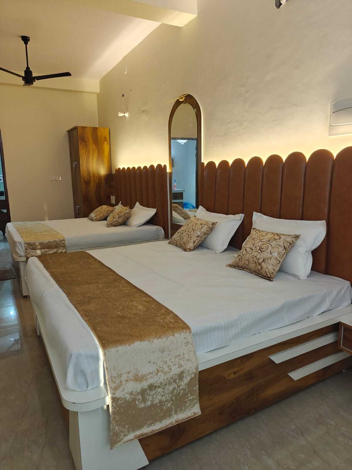 Quarto Duplo Deluxe, não fumadores, Vista para a cidade | Cofre no quarto, ferro/tábua de engomar, Wi-fi grátis 