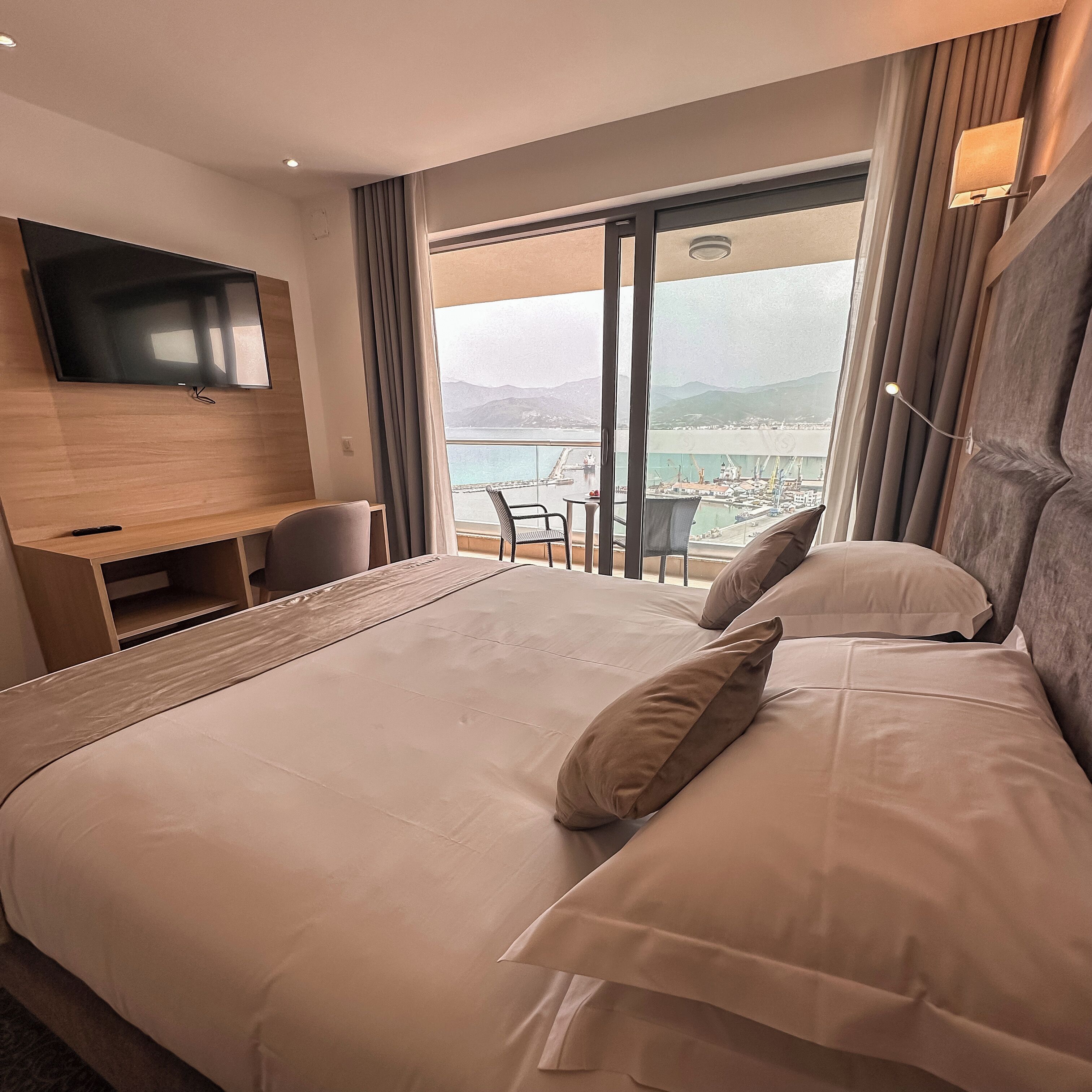 Escrivaninha, espaço de trabalho para notebook