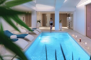 10 piscinas externas, guarda-sóis, espreguiçadeiras