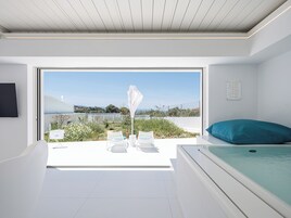One-Bedroom Apartment with Garden View and Private Plunge Pool - Lower floor | Terraço/pátio interior