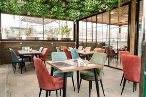 Pequeno-almoço tipo buffet diário incluído 