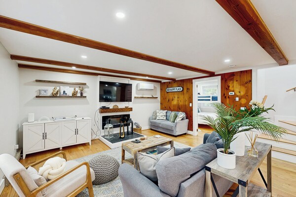 3br House Close To Beach: Large Yard & Deck! - Martha's Vineyard, MA