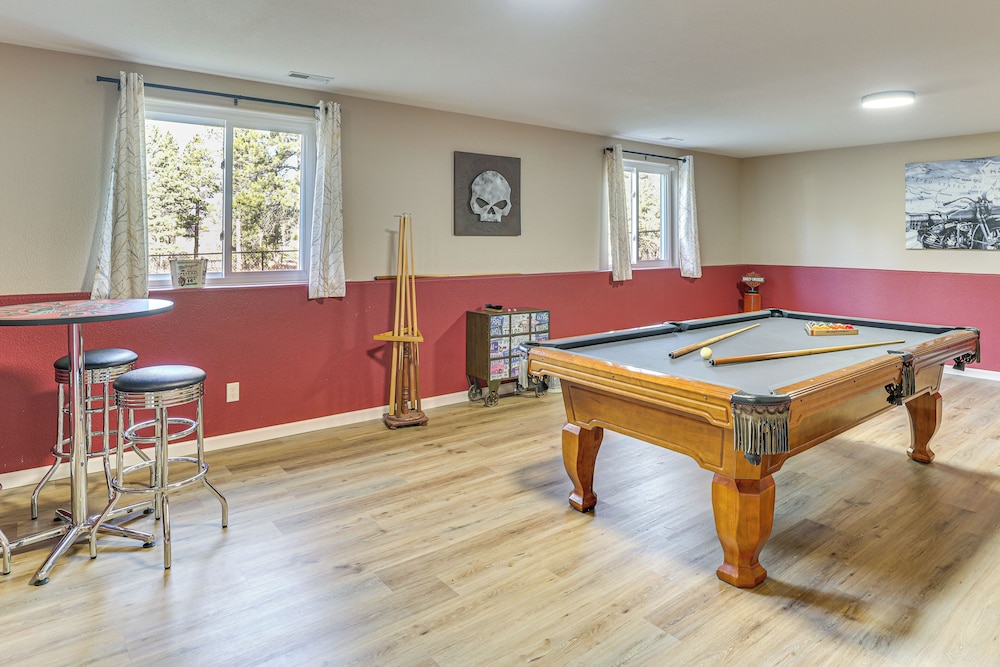 2 Mi To Main St, Sturgis! Spacious Group Getaway - Sturgis, SD