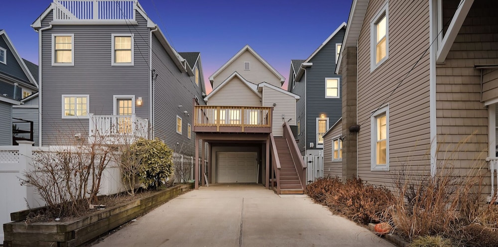 Sea Bright Gem Steps To Beach + Parking 4 Bedroom Home - Highlands, NJ