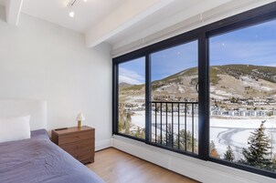 Apartamento em Condomínio Fechado, 1 quarto | 1 quarto, secretária, secretária adequada para computadores portáteis 