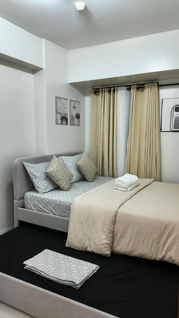 Sophisticated 1br Unit W/ Panoramic Horizon View - Cebu City