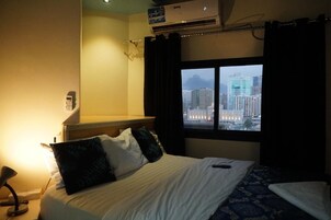 Quarto casal standard, vista para a cidade | Cofres nos quartos, cortinas blackout, quartos à prova de som