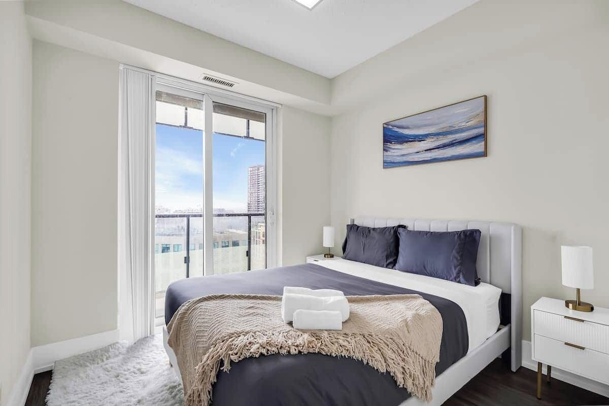 Modern City Suite in Downtown Toronto, Toronto: Hotel Reviews, Rooms ...