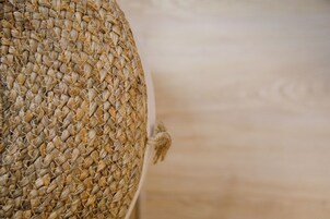 Quarto quádruplo conforto, vista para o jardim | Detalhe da parte interna