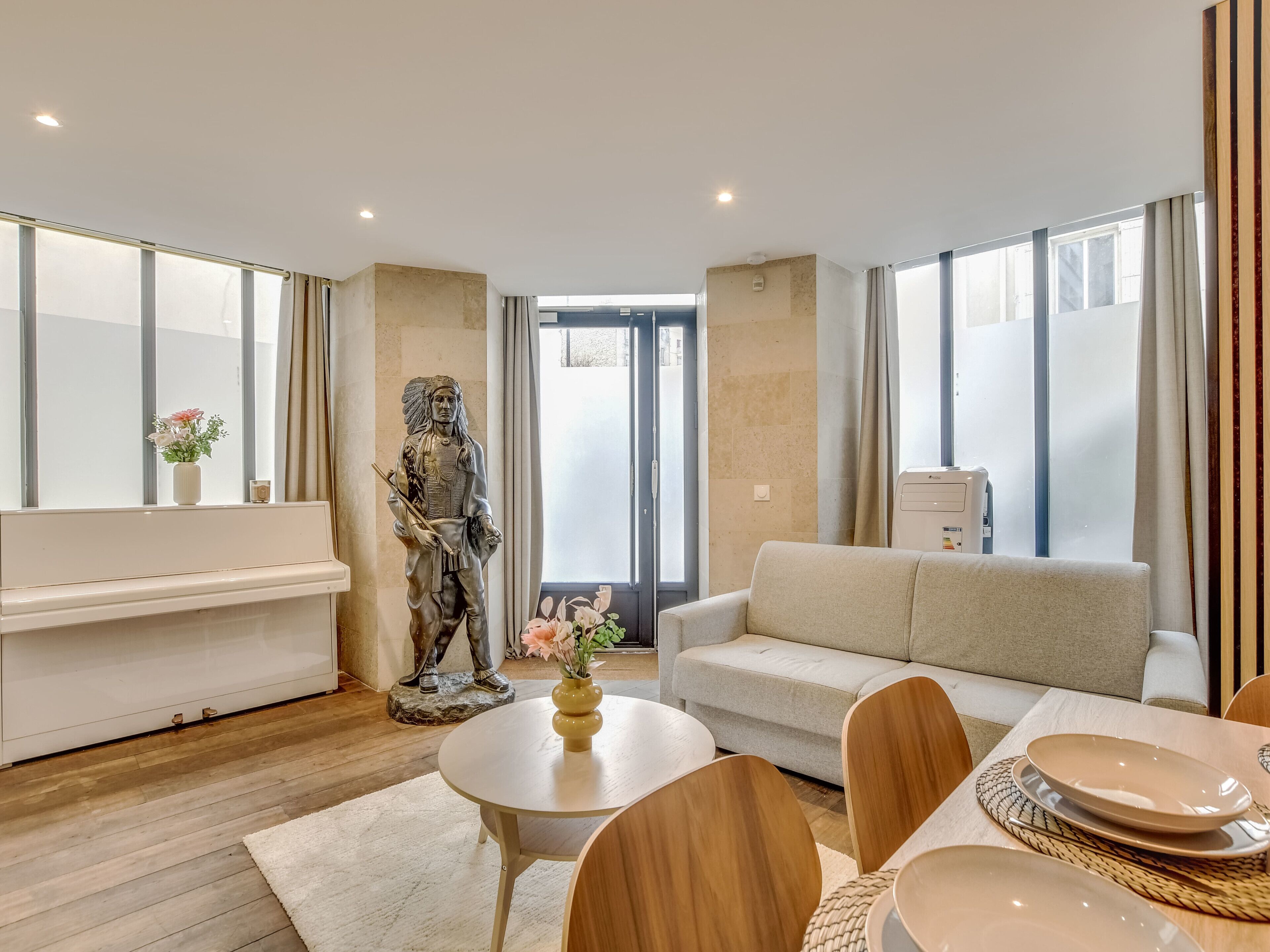 The Musical Treasure - 4p - Montparnasse Station - Antony