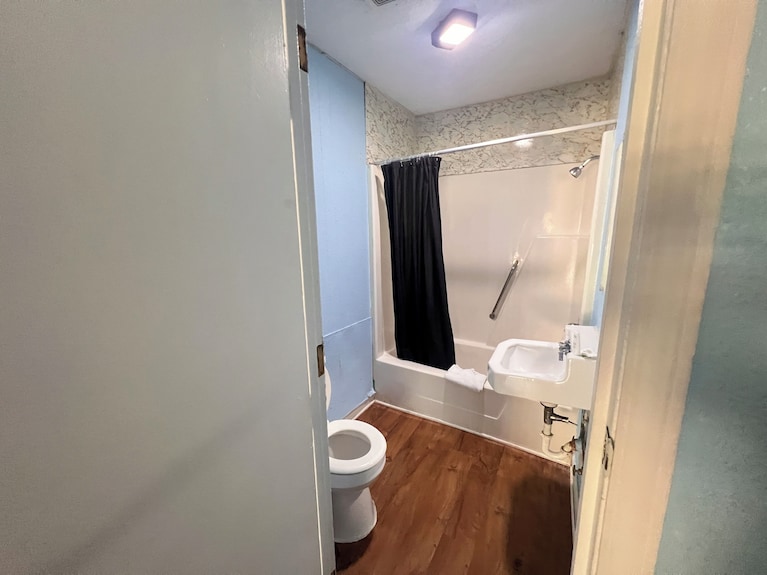 Welcoming 1-bedroom Hotel With Ac In Myrtle Beach - Myrtle Beach, SC