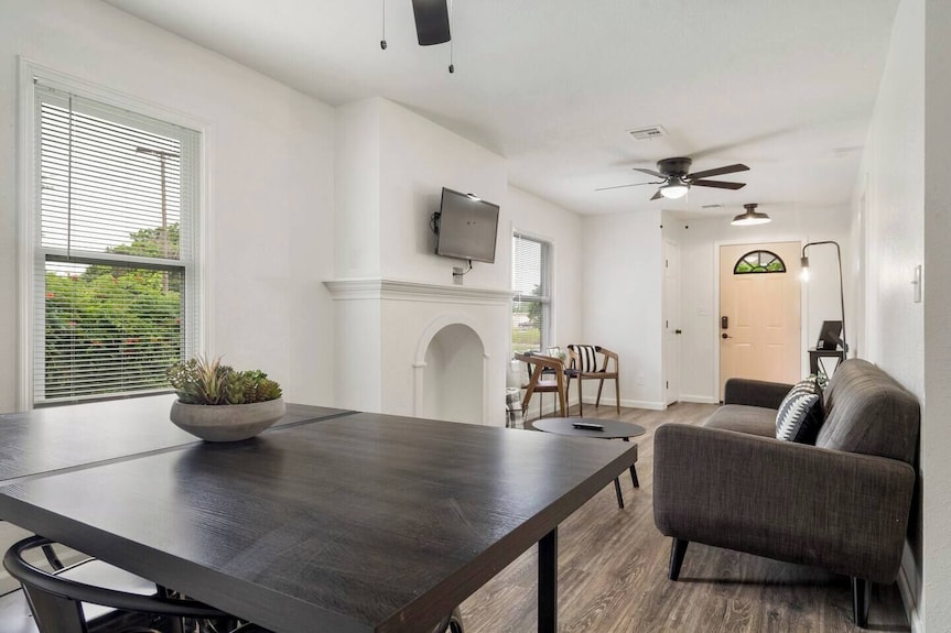 Best Location In Owasso!-walk To Dining/shopping-redbud District - Owasso, OK