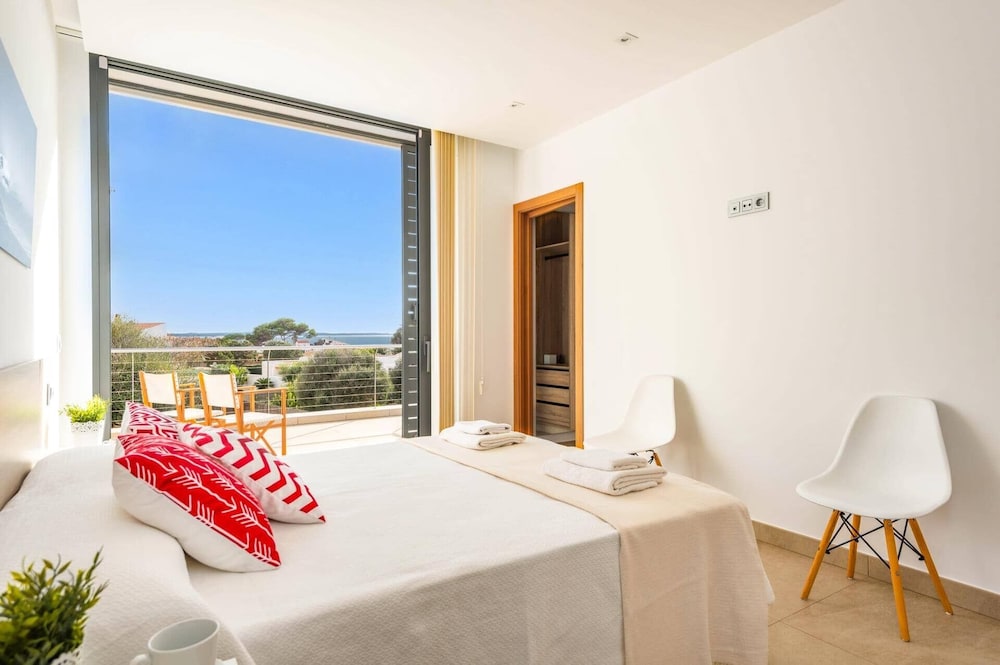 Villa Bonavista by Villa Plus Reviews, Deals & Photos 2026 - Stayz