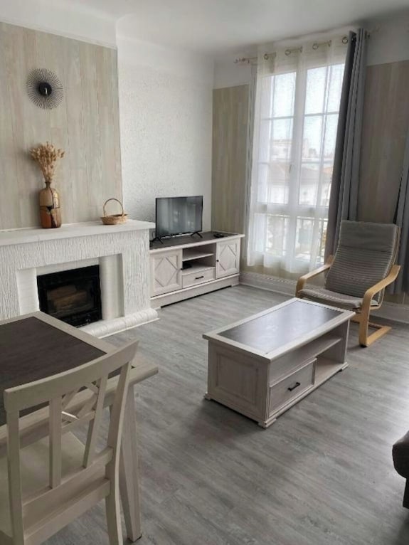 Spacieux T2 Dans L'hyper-centre - Meschers-sur-Gironde