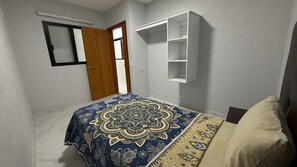 Apartamento, 3 quartos, kitchenette, na torre | Cortinas/cortinados opacos, ferro/tábua de engomar, Wi-fi grátis 
