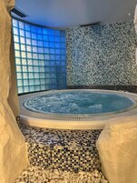 Sauna seca, banheira de hidromassagem, sauna a vapor