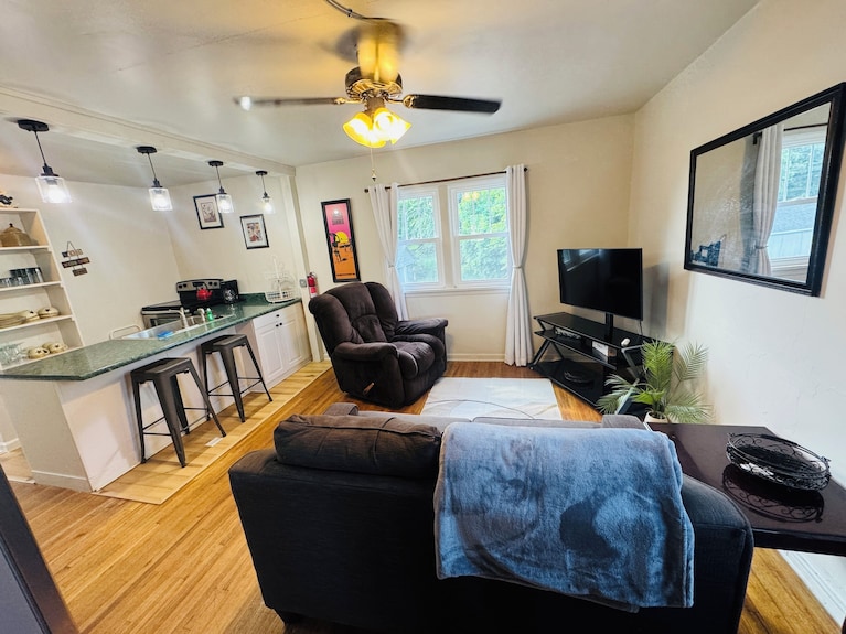 Cozy Capital House - Downtown Jc - Perfect For Families & Work Trips - Jefferson City, MO