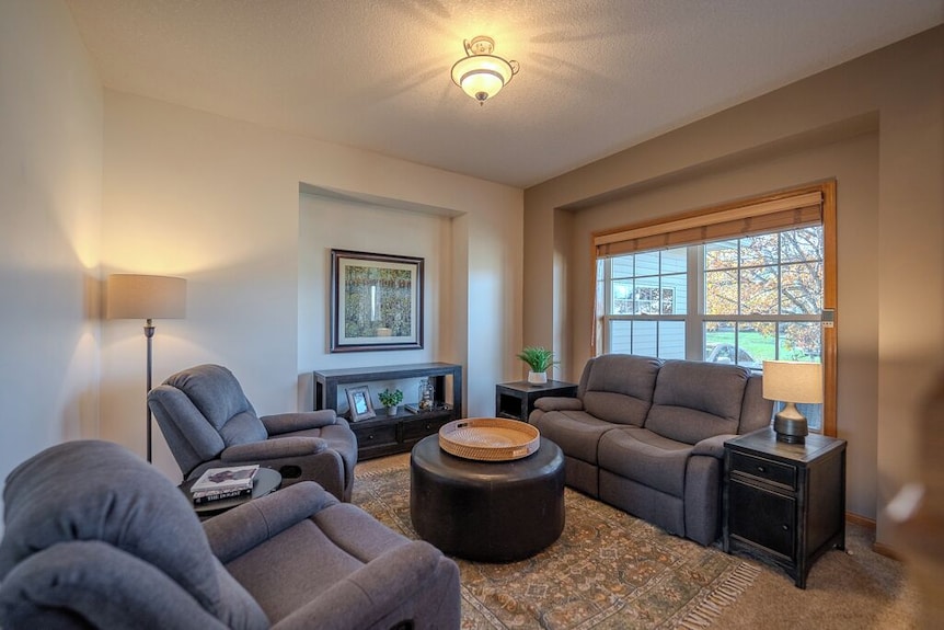 Modern & Spacious 5bedroom Family Home Near Twin Cities - Farmington, MN