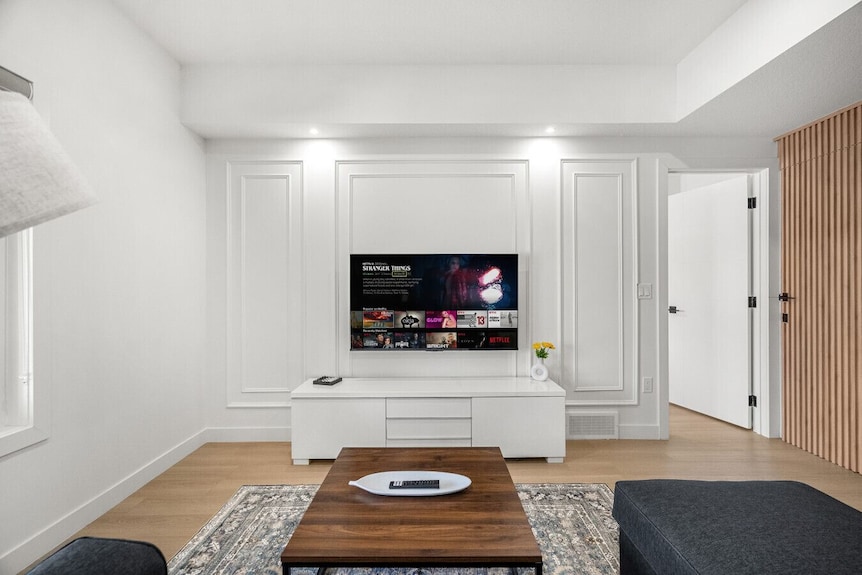Waterfront 1br Suite | Private & Modern | Queen Bed - Airdrie