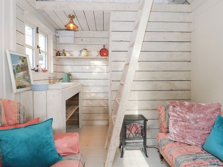 Shades Farm Summerhouse, Pet Friendly, With A Garden In Minety - Cirencester