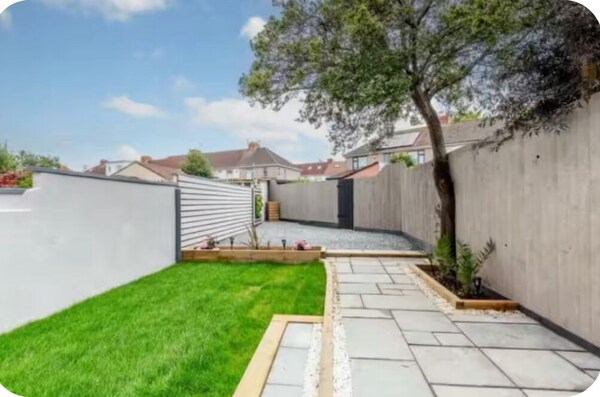 Stratos Realty - Filton