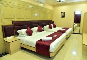 Quarto Quádruplo Familiar, Vista para a cidade | Cofre no quarto, Wi-fi grátis