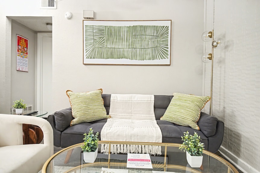 Modern Austin Stay King Bed + Fast Wifi Near Downtown - Austin, TX