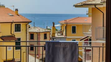 Apartamento, varanda, vista parcial para o mar | Vista do quarto