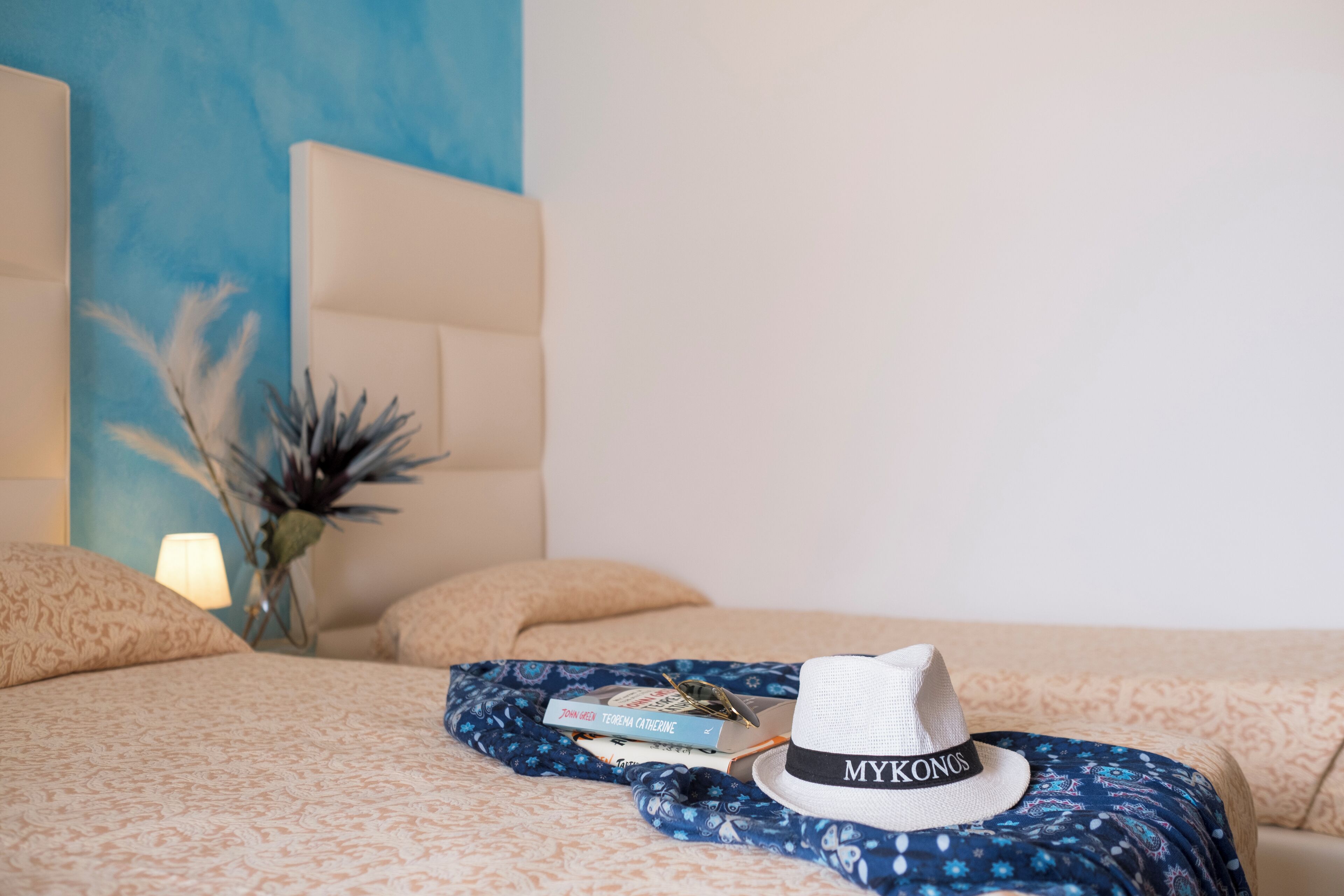 Apartamento, varanda, vista parcial para o mar | Cofre no quarto, ferro/tábua de engomar, Wi-fi grátis 