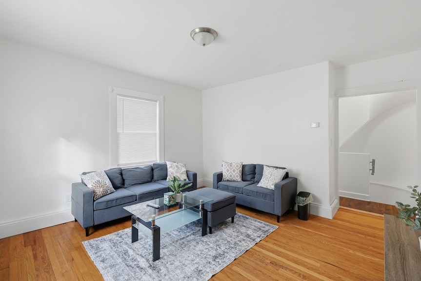 Newly Renovated 3br Apt Near Boston + Parking - Concord, MA