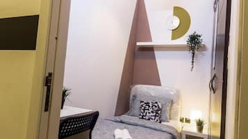 Secretária, ferro/tábua de engomar, Wi-fi grátis